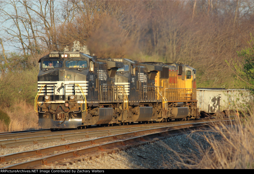 NS 9151 9562 UP 4570